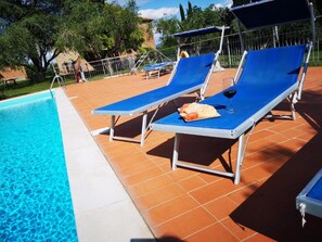 Piscina exterior sazonal 