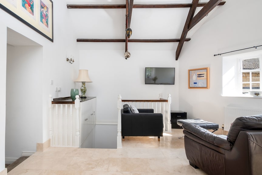 Hay Loft In Beautiful Village, Minutes From Bath - Cotswolds