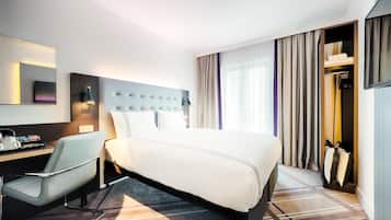 Quarto casal standard | Quartos à prova de som, ferros/tábuas de passar roupa, Wi-Fi de cortesia