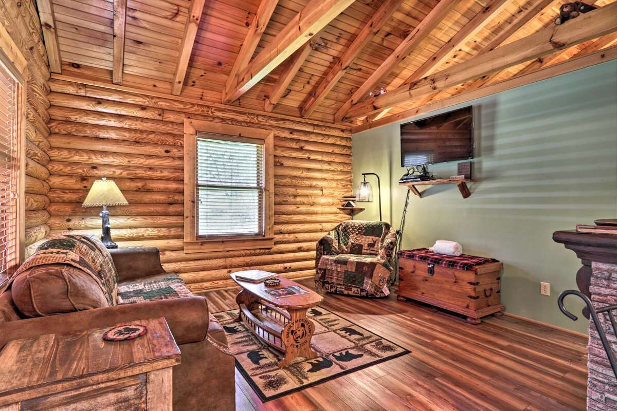 Cozy Log Cabin W/ Hot Tub & Fire Pit! - Walland, TN
