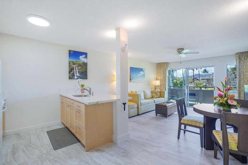 Plantation Hale D11, Ac, Walk To Beach, Shops, Restaurants, Pool View - Kauai, HI