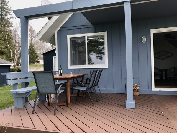 Renovated Beachfront Cottage On Sunset Beach, Burt Lake, Indian River, Michigan - Indian River, MI