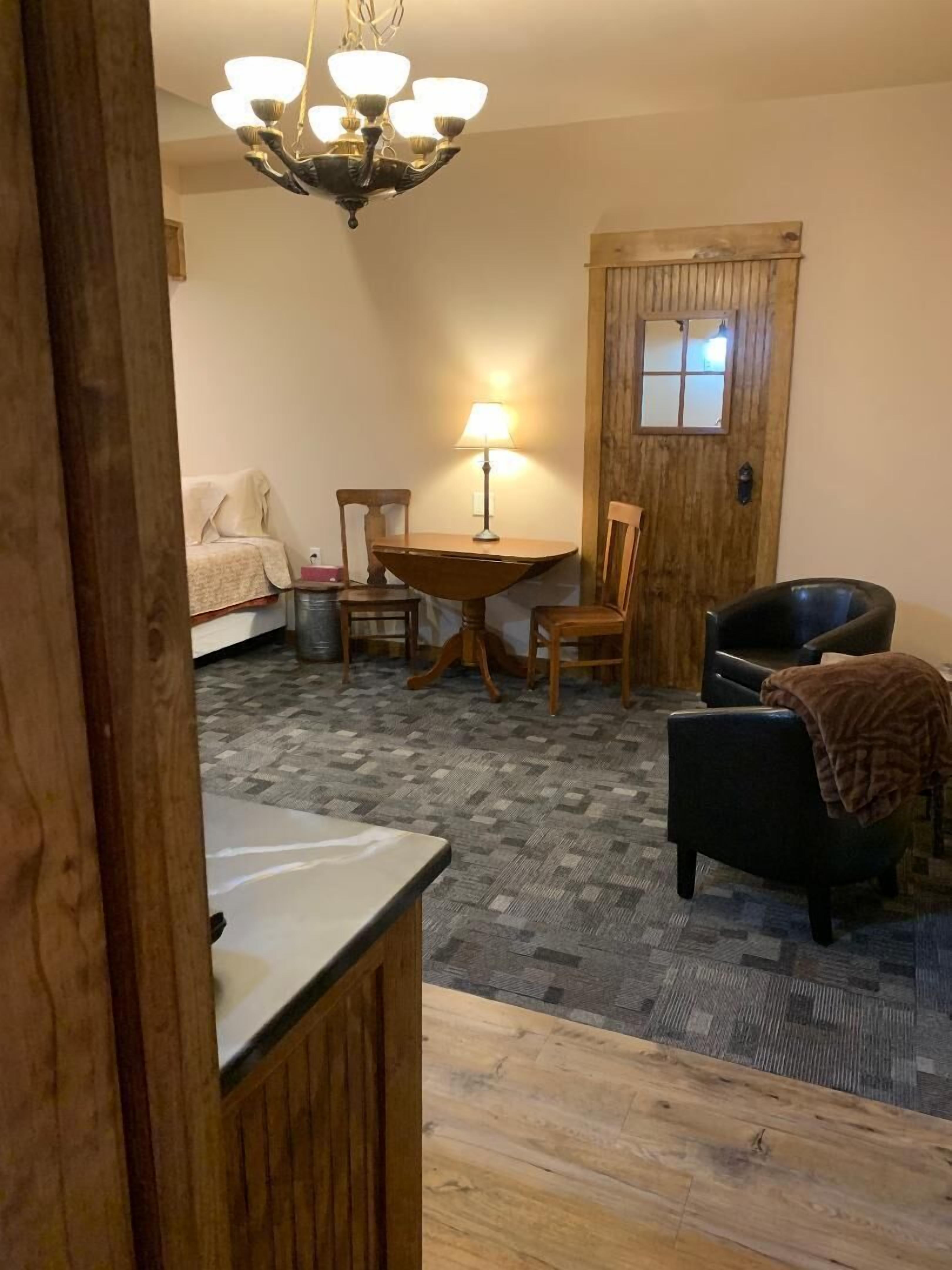 Comfy Stay With Loft And Murphy Bed, Sleeps Up To Four. - Sturgis, SD
