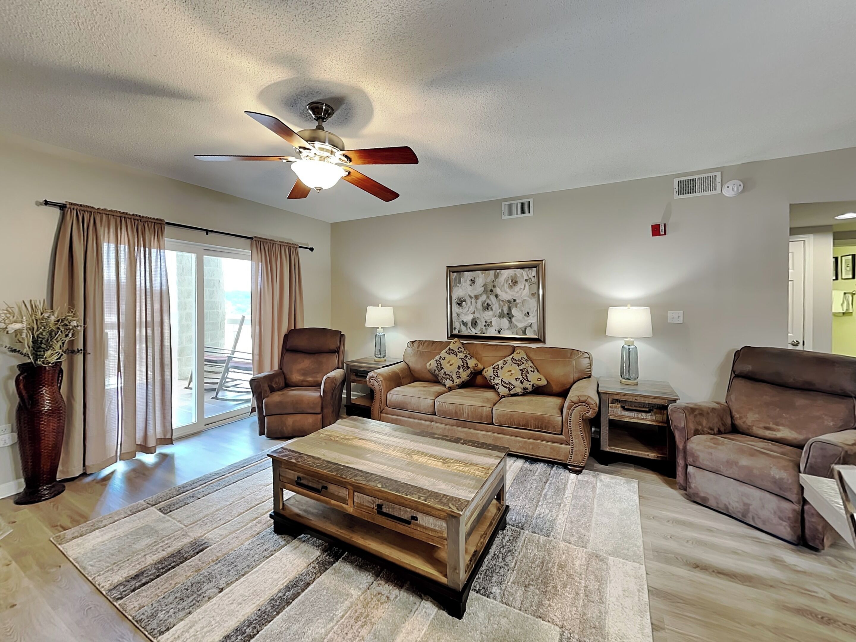 City Side Comfort | In Town + Indoor/outdoor Pools & Lazy River - Pigeon Forge, TN