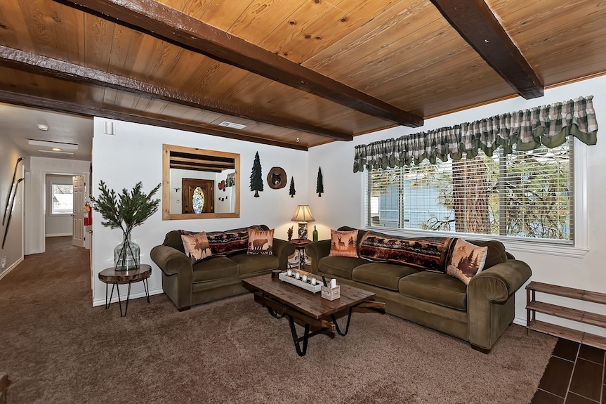 Welcome To Bearadise By Destination Big Bear : Mountain Retreat In Lower Moonridge! Foosball! Walk To The Zoo & Golf Course! - California