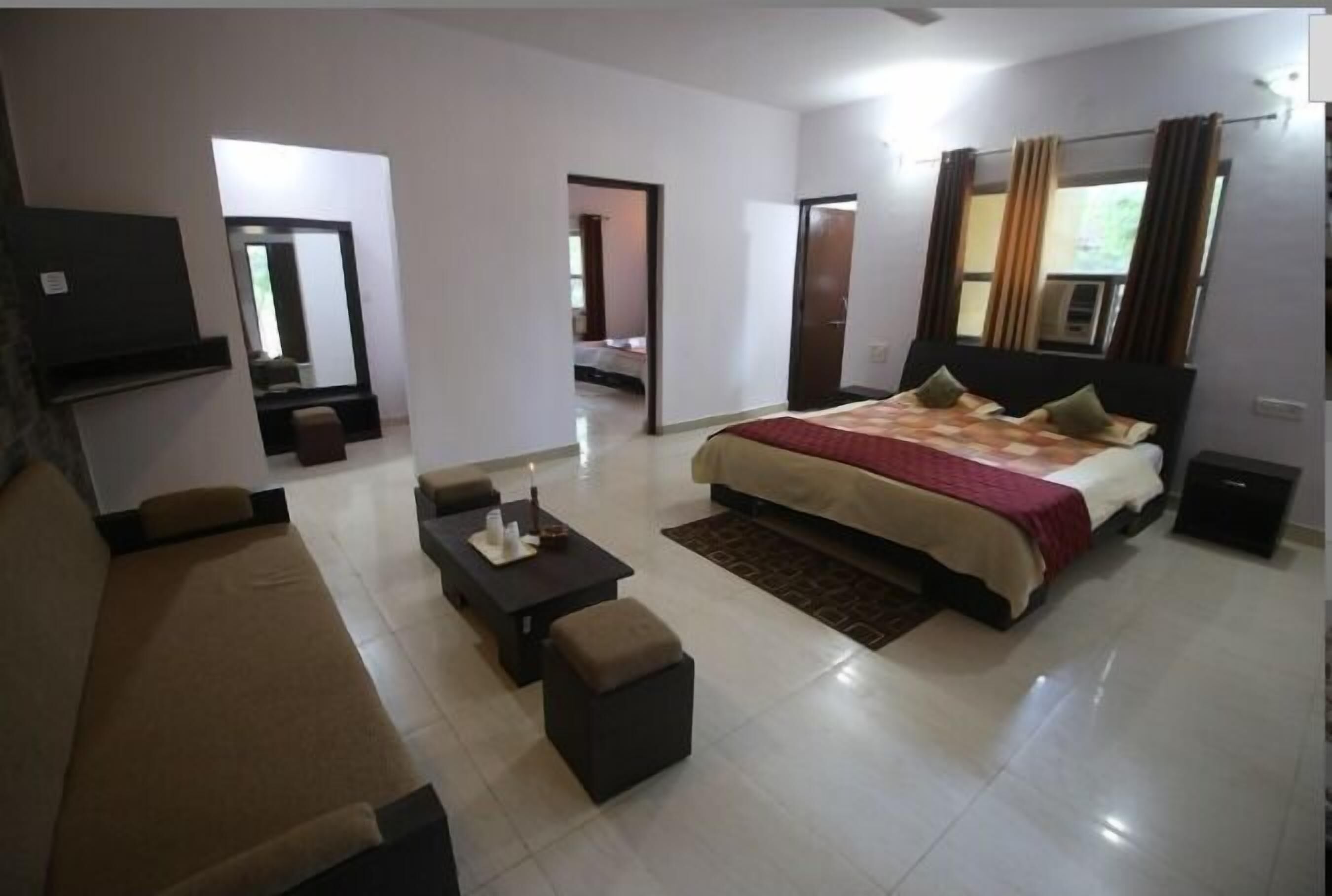 Roupas de cama premium, cortinas blackout, Wi-Fi de cortesia