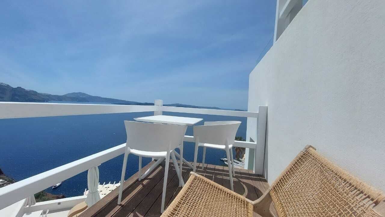 Senior Suite with Outdoor Cave Hot Tub | Terraço/pátio interior