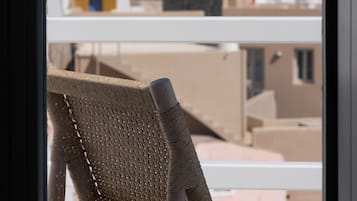 1 quarto, cofres nos quartos, cortinas blackout, quartos à prova de som