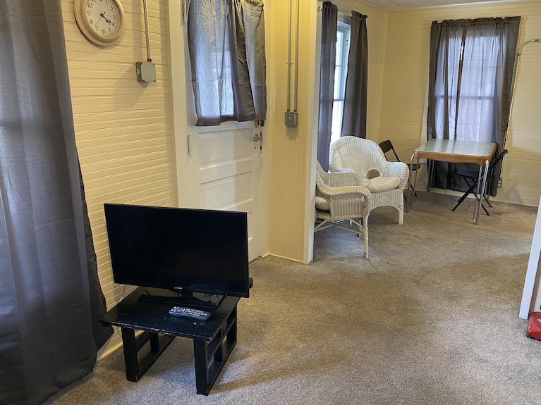 Great Strip Location|walk To Lake|wine Country|a/c| Grill & Firepit|family. - Geneva State Park, Geneva