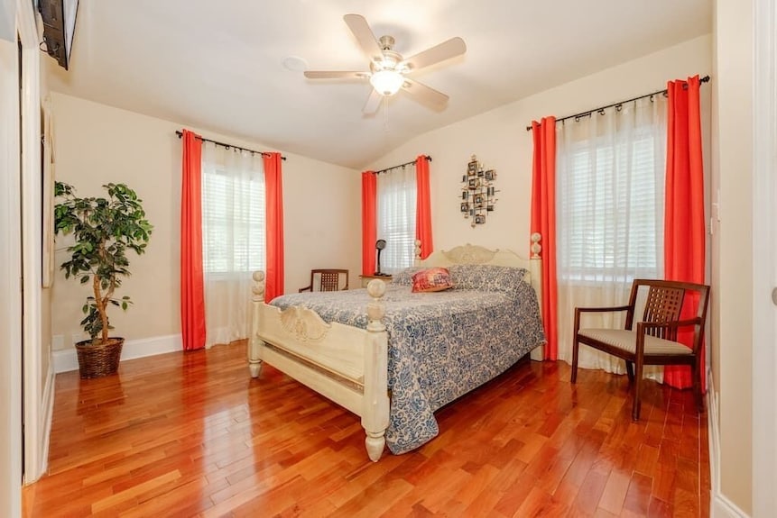 Deck & Private Entrance Near Uptown & Southpark - Charlotte, NC