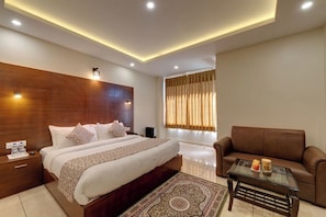 Roupa de alta qualidade, minibar, secretária 