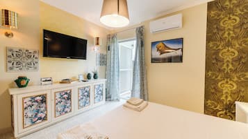 Apartamento, 1 cama queen-size | 1 quarto, ferro/tábua de engomar, Wi-fi grátis, roupa de cama fornecida