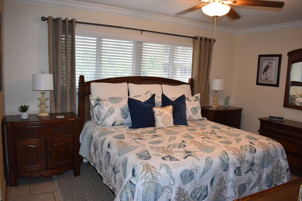 Beautiful Waterfront Condo On Intercoastal In Treasure Island - Treasure Island, FL