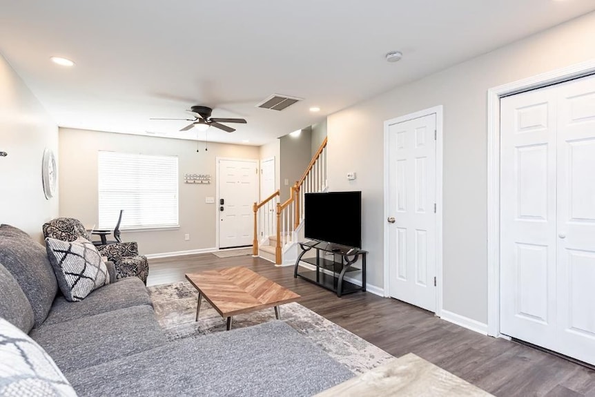 Beautifully Furnished, Raleigh Townhome Retreat - Wake Forest, NC