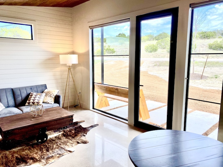 Cozy/cute Tiny House Close To Wineries, Wedding Venues & Outdoor Fun - Texas