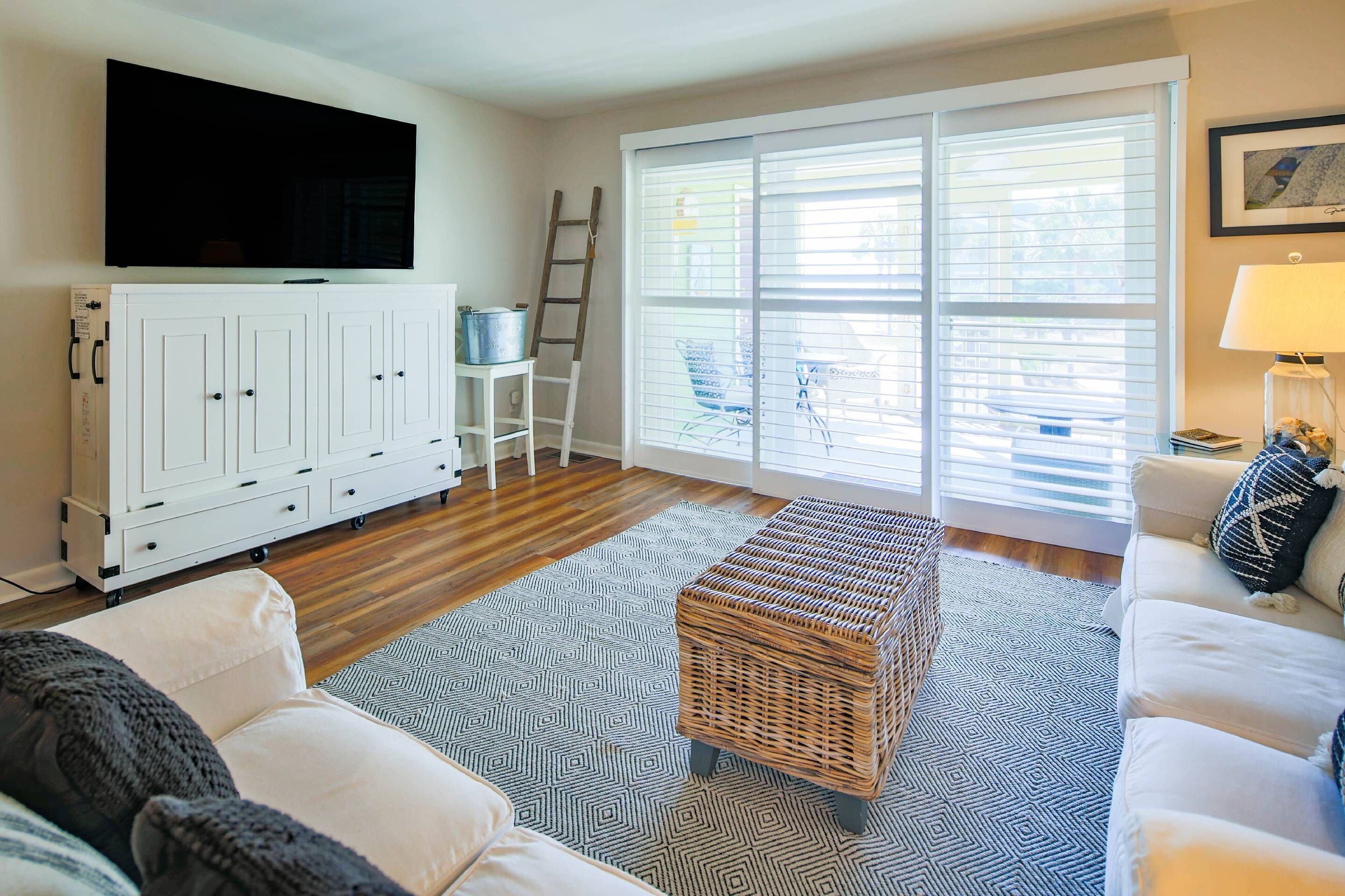 Ocean Views!  Wonderful Screened Porch W/ Access To The Community Pool, Grills, Boardwalk & Beach! - Isle of Palms, SC