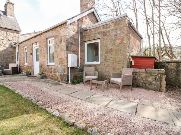 Gairnlea Cottage - 