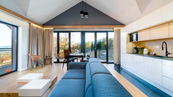 Apartamento (16 C) | Sala de estar | TV de ecrã plano 