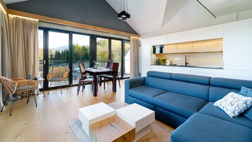 Apartamento (16 C) | Sala de estar | TV de ecrã plano 