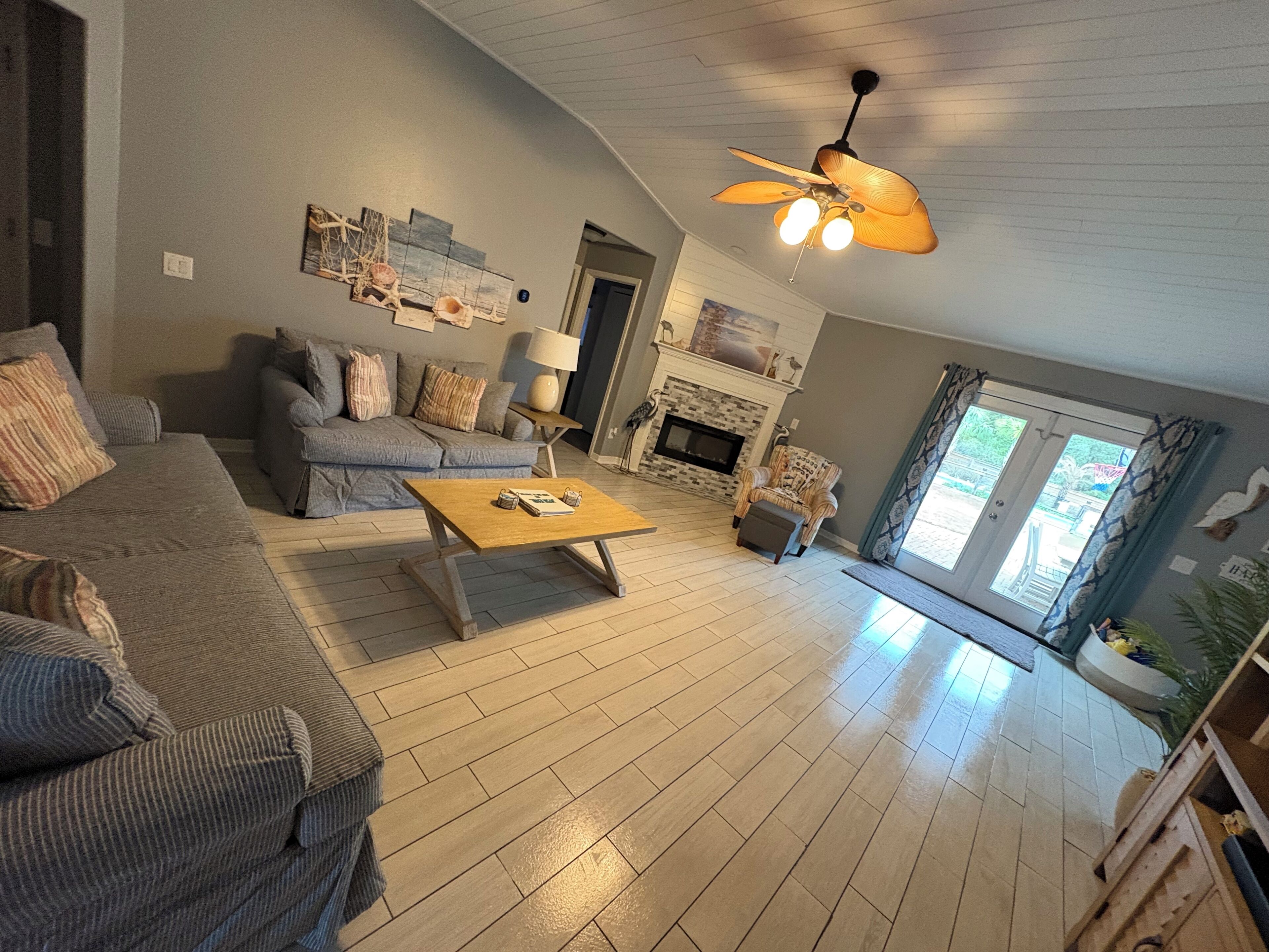 Elegant Single Level With 4 Br 3 Ba, Private Oasis Featuring A Heated Salt Pool - Navarre, FL