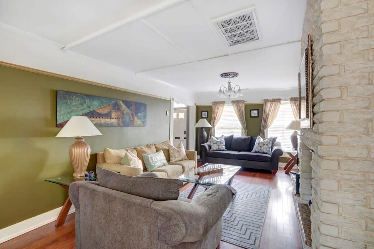 York Street Gem - A Taste Of 1800s Savannah - Savannah, GA