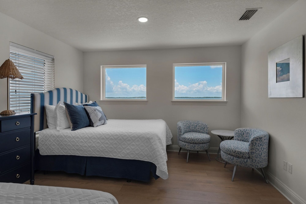 Let's Do Sunset: Soundfront, Elevator, Sleeps 17 - Pensacola Beach, FL
