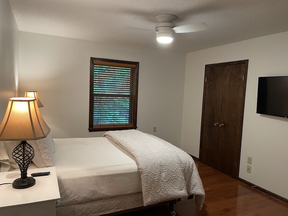 Family Retreat On Eden Isle Sleeps 12+ With 2 Golf Carts 4500 Sq. Ft. - West Front Street, AR