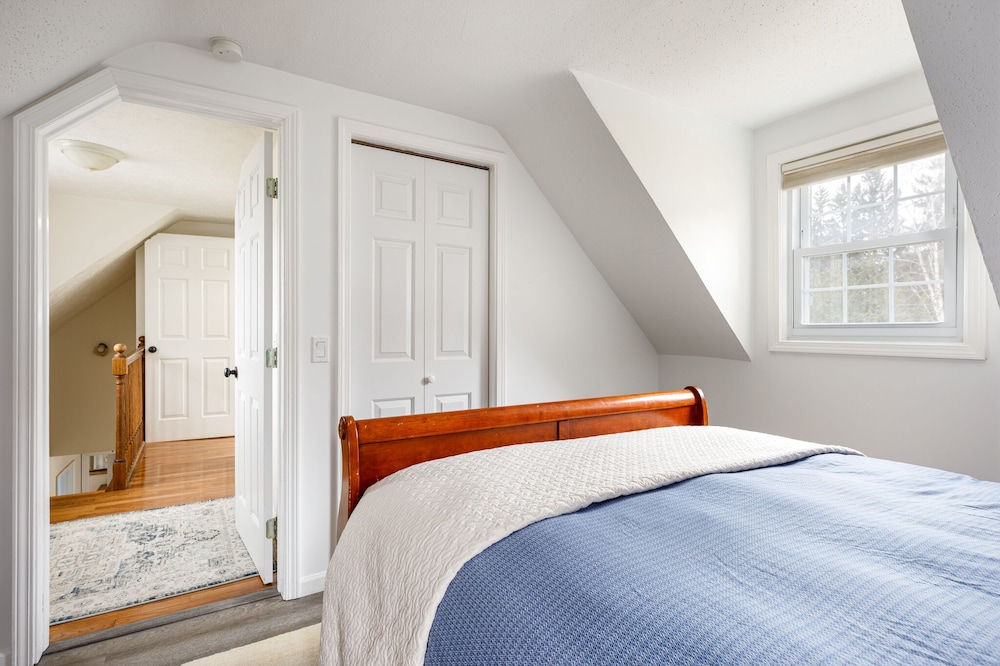 M22 Shores | Beach | Pet-friendly | Waterfront | Large Groups - Traverse City, MI