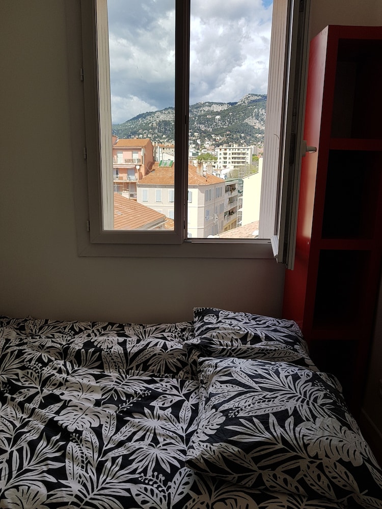 Chambre Privée Vue Montagne Pour 2 Personnes - Toulon