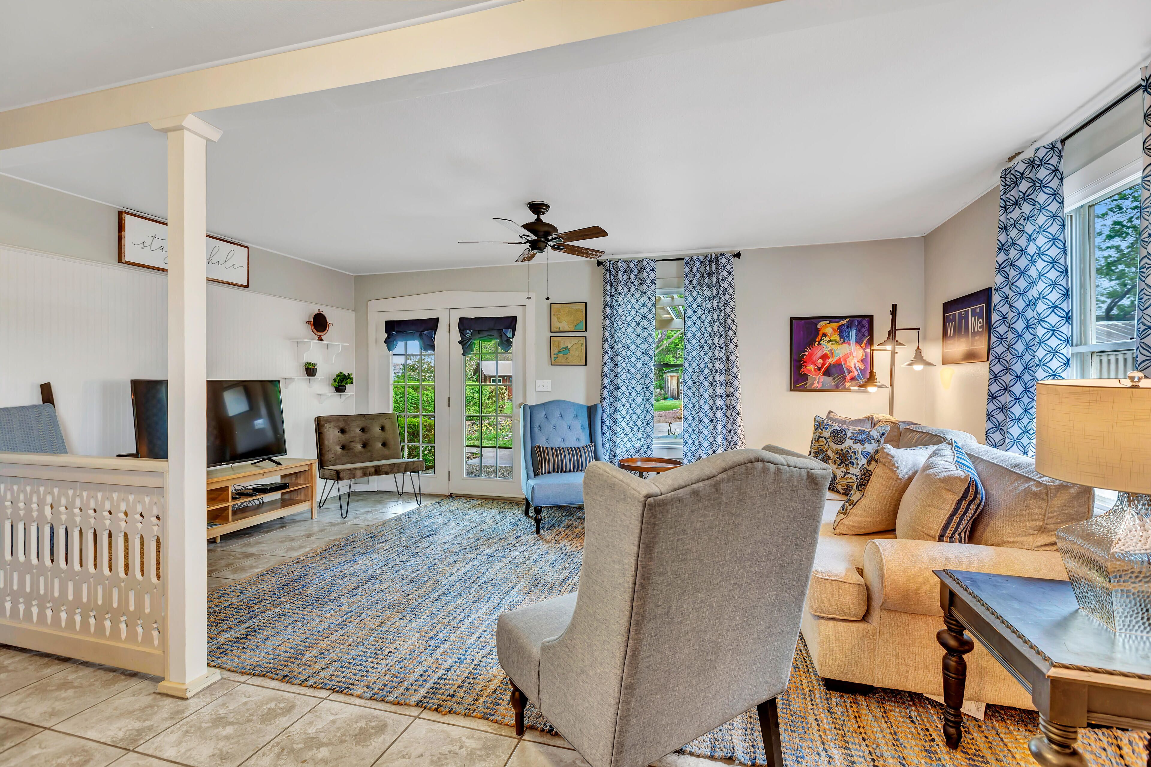 Peach On Pecan\na Quintessential Fredericksburg Home - Fredericksburg, TX