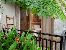 Deluxe Room - Double Room with Garden View | Terraço/pátio interior