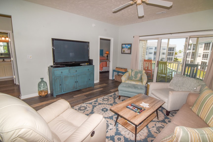 3 Night Minimum. 2 Bedroom. Outdoor Pool. Close To Beach. - North Myrtle Beach, SC