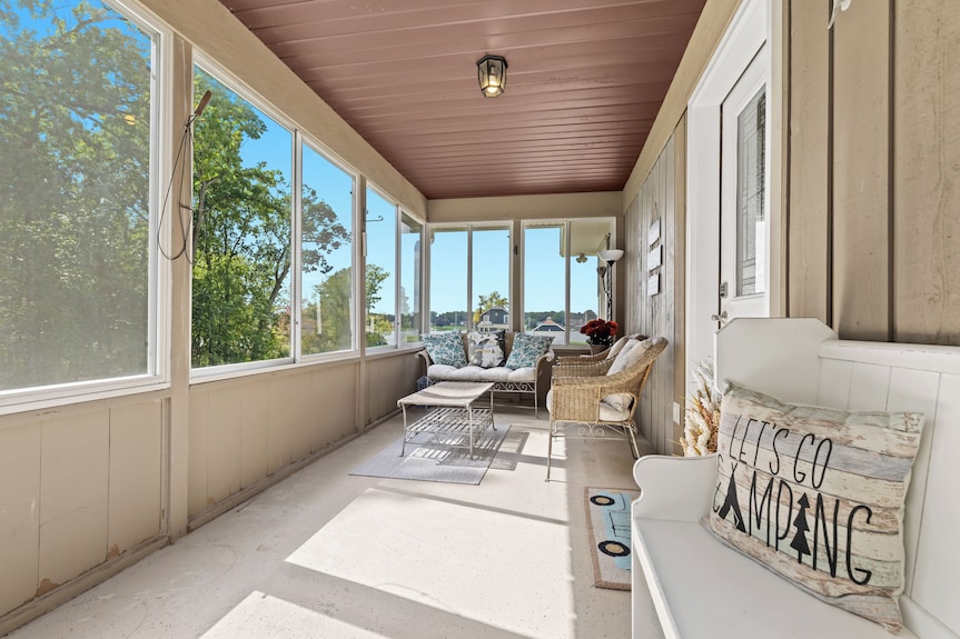 Cozy Cottage At Long Lake With Plenty Of Outdoor Space! - Brighton, MI