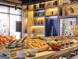 Café da manhã com buffet todos os dias mediante uma taxa