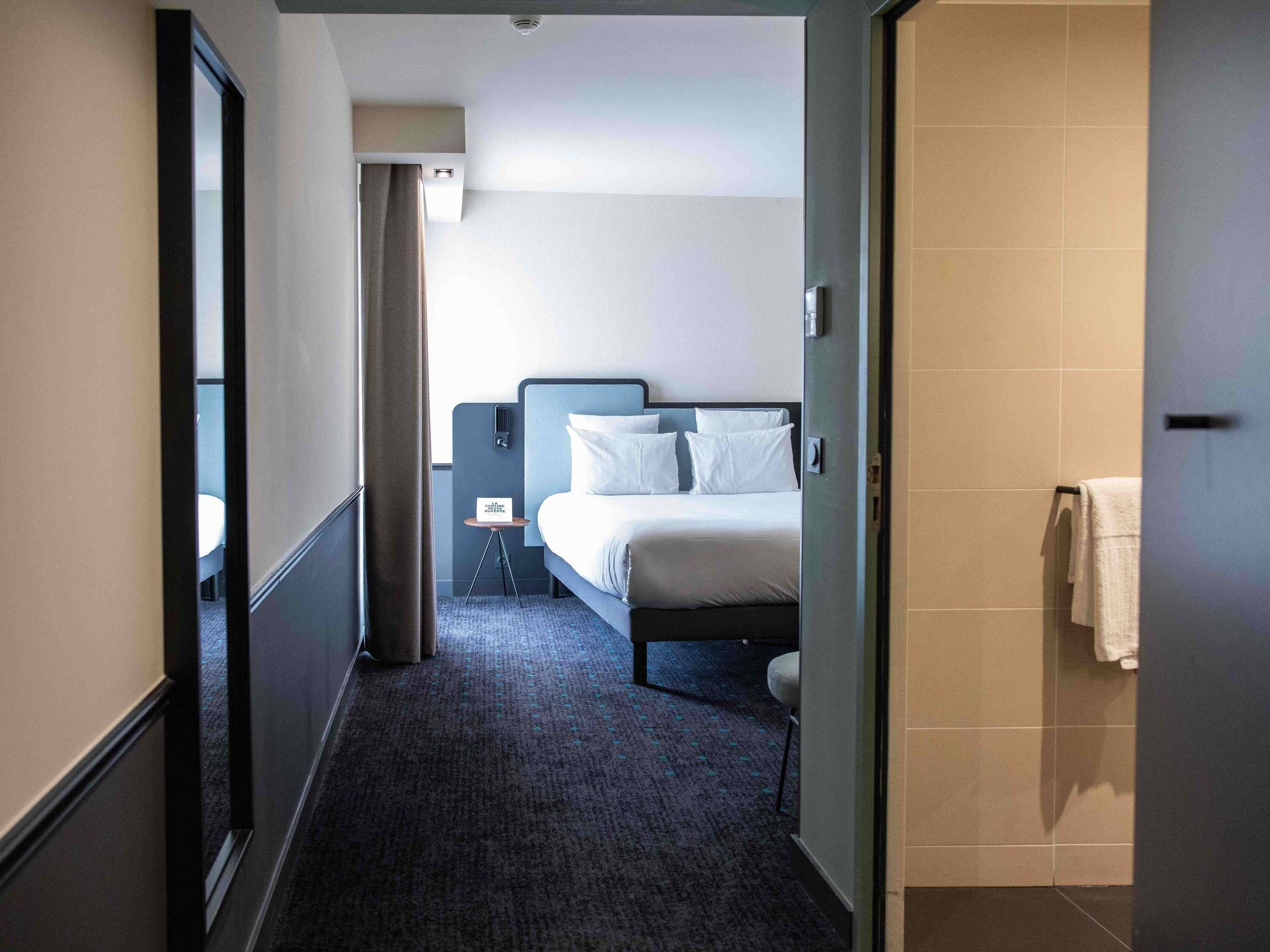 Quarto Clássico, 1 cama de casal | Roupa de alta qualidade, camas de colchão pillowtop, cofre no quarto 