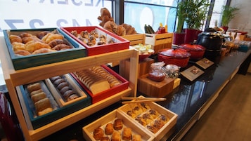 Café da manhã com buffet todos os dias (COP 36000 por pessoa)