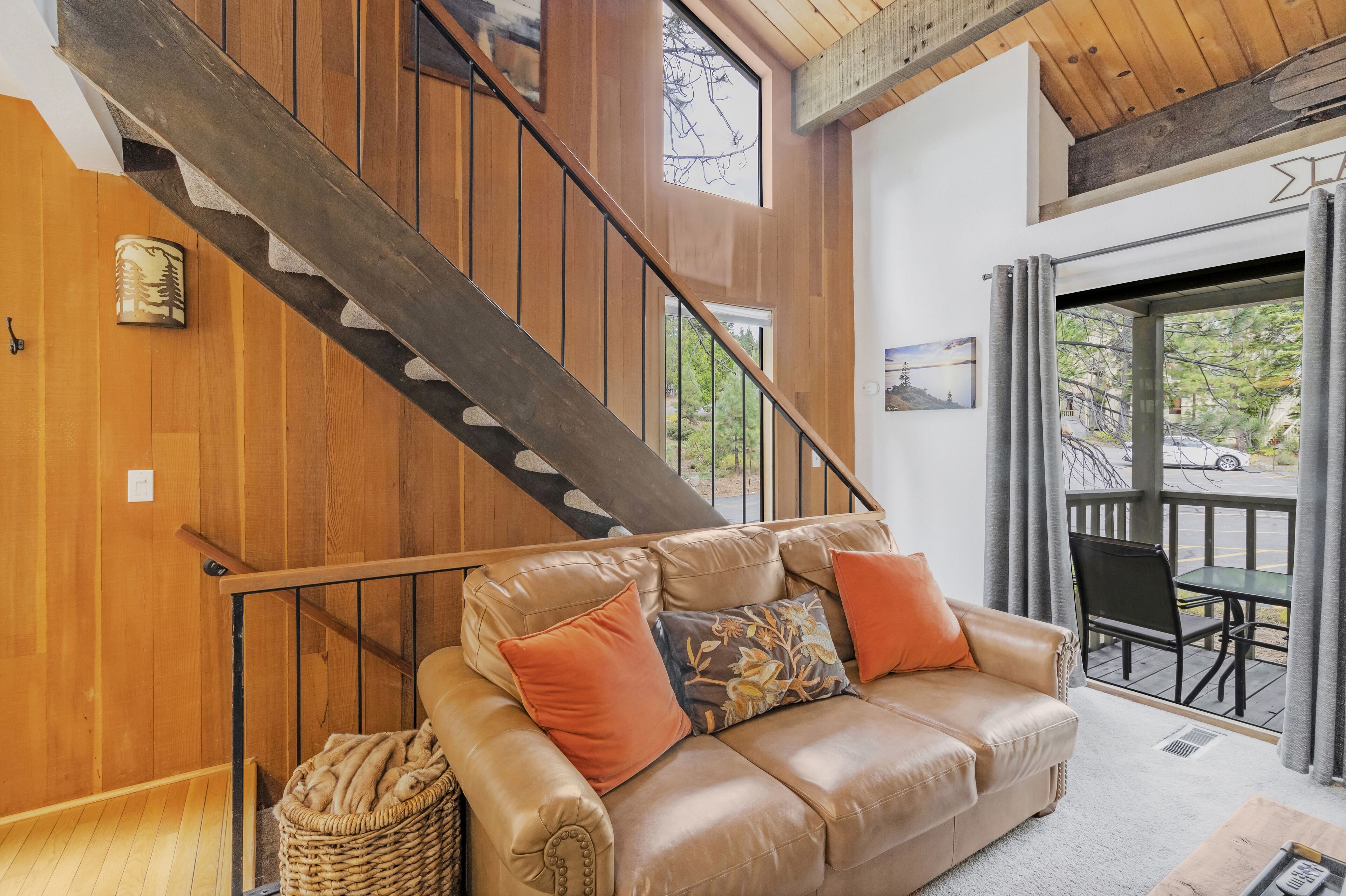 Bright And Cozy End Unit Condo In Quiet Complex Near North Star And Beach, - Lake Tahoe