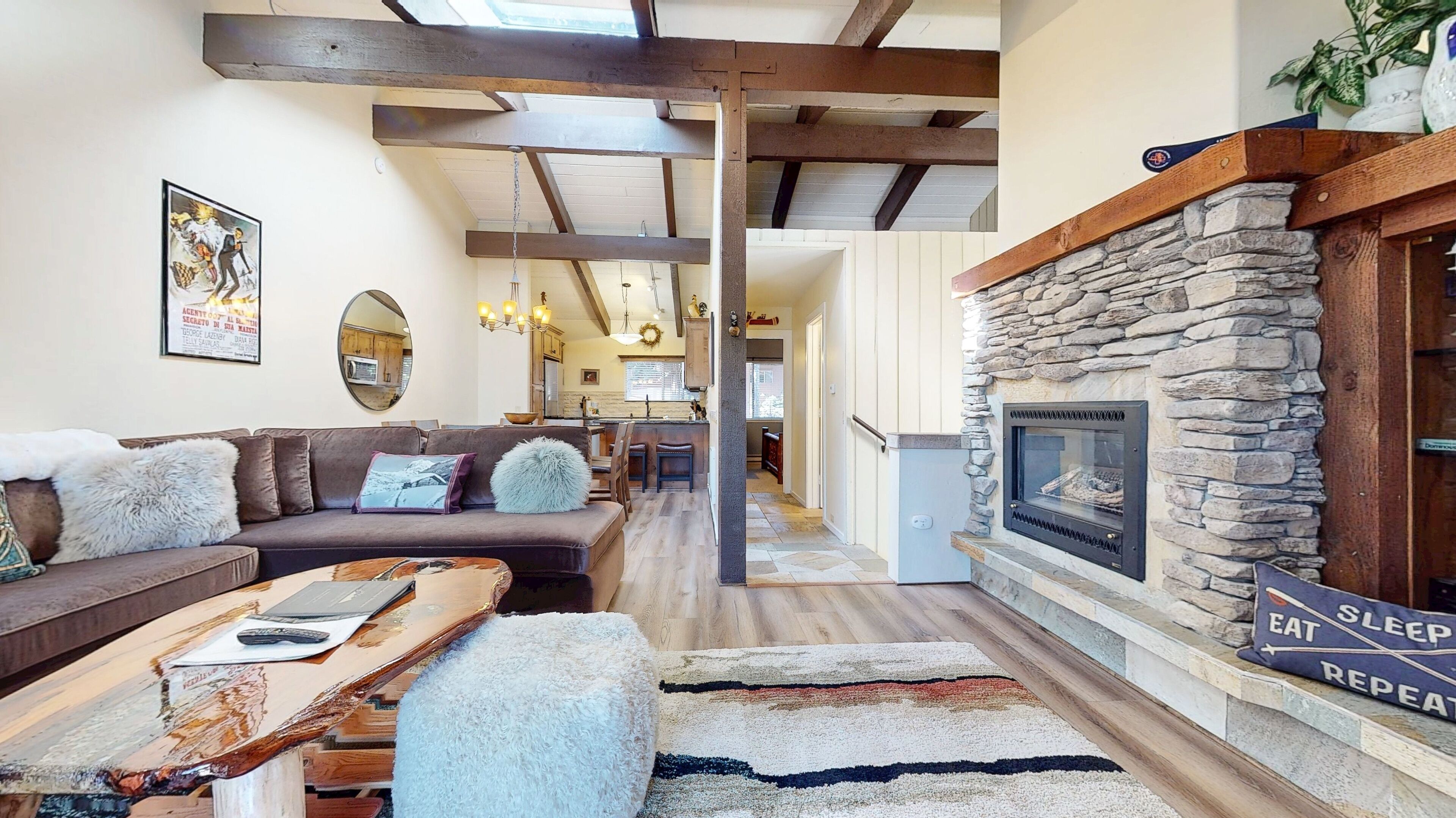 Mammoth Estates 126 Comfortable Large Townhouse, Amazing Location Walk To The Village Gondola By Redawning - June Lake, CA