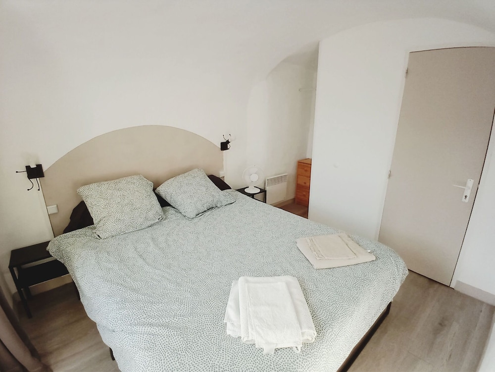 Un Appartement Tout En Voutes Et En Charme A Deux Pas De La Riviere - Le Vigan