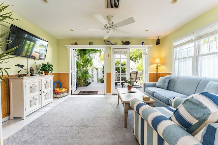 Roosters Perch At Truman Annex- Low Summer Rates!!! - Key West, FL