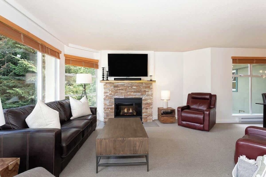 Mountain Condo W/ Ski Access & Hot Tub - Whistler Blackcomb