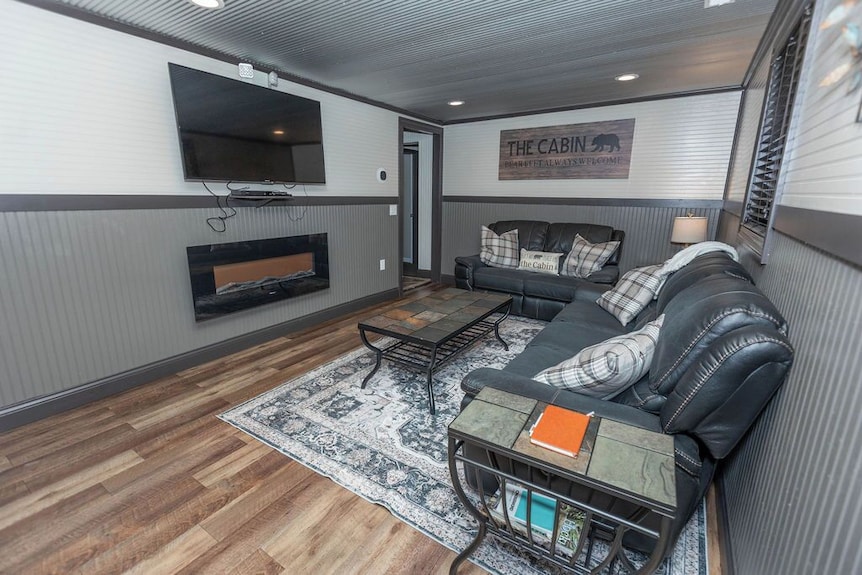 Hocking Hills Cottage Nestled In Rock Formations - 오하이오