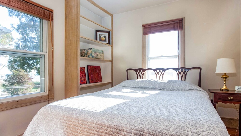 Clara's Cottage, On Lake Michigan - Fredonia, WI