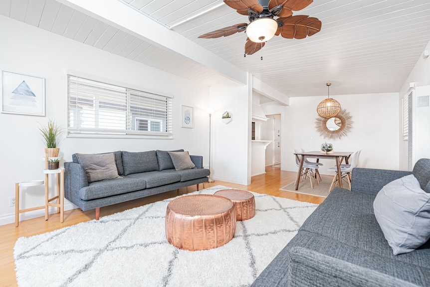 Newly Renovated Beach House | 1 Block To Beach | Sunny & Relaxing | Walk To All The Fun! - Huntington Beach, CA