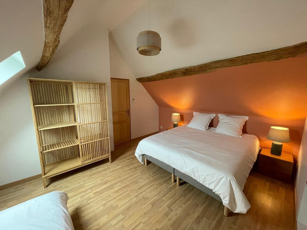 Gîte De La Fontaine Salée, Un Havre De Paix Au Coeur Des Prairies De L'auxois. - Jura