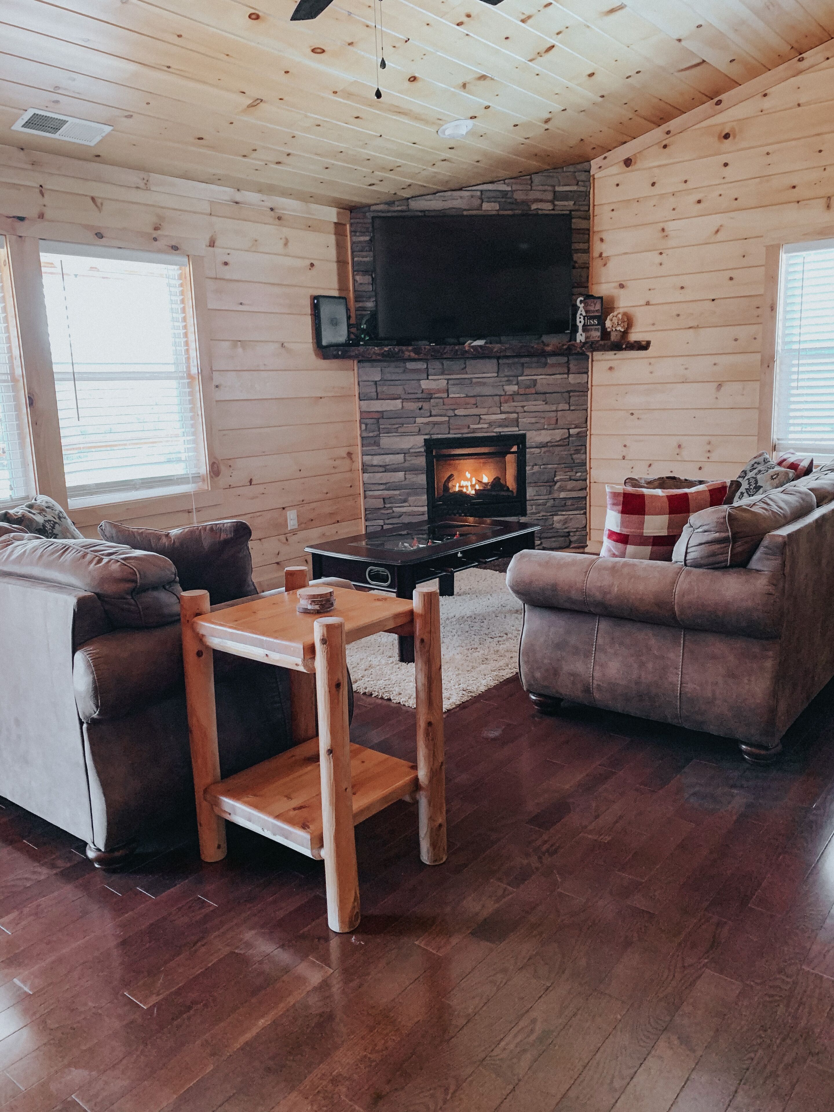 Twin Oaks: Close To Town! Mtn Views! Hot Tub! - Bryson City, NC