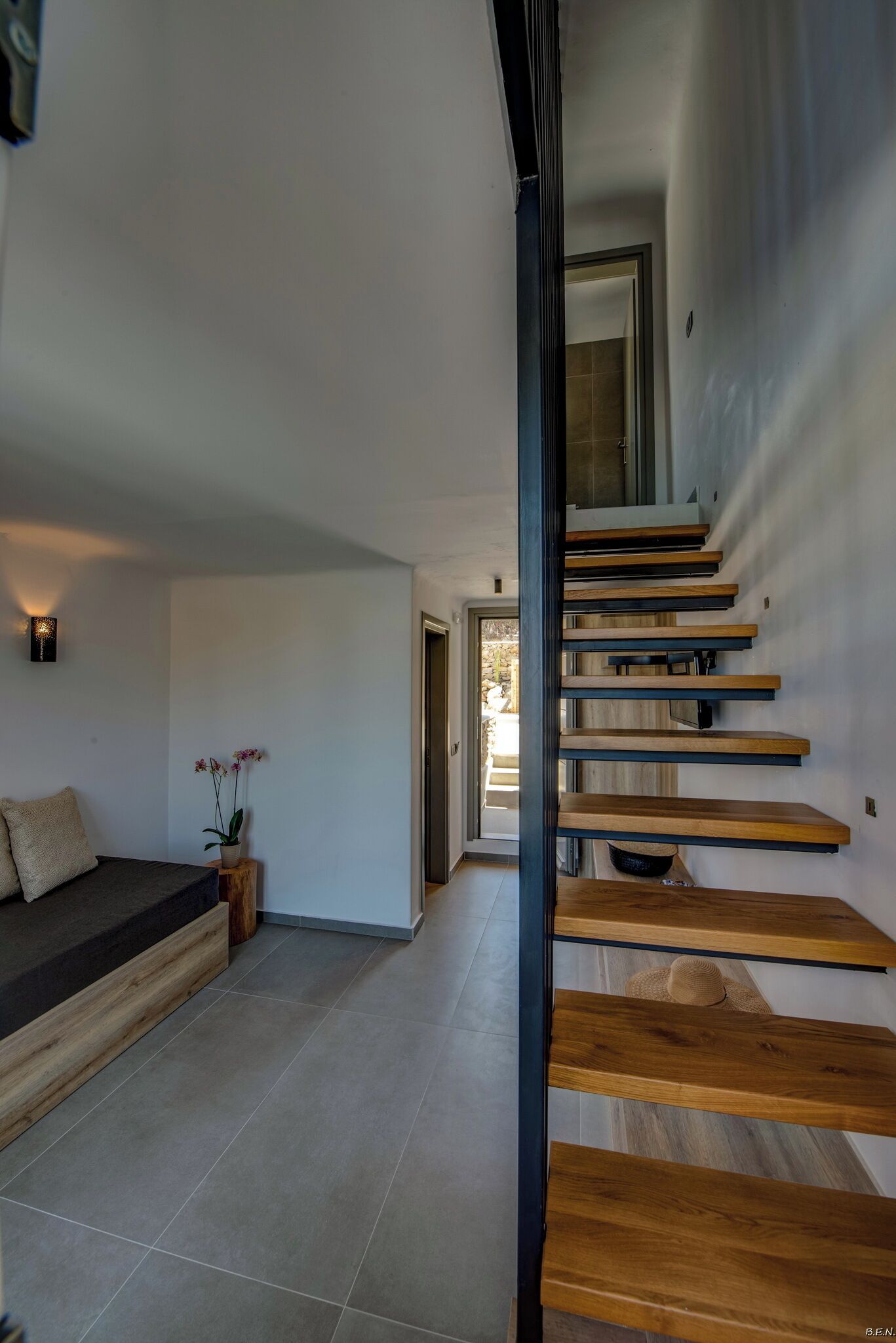 Maisonette Room with Pool Front Veranda | Área de estar | Smart TV 32 polegadas com canais digitais, TV