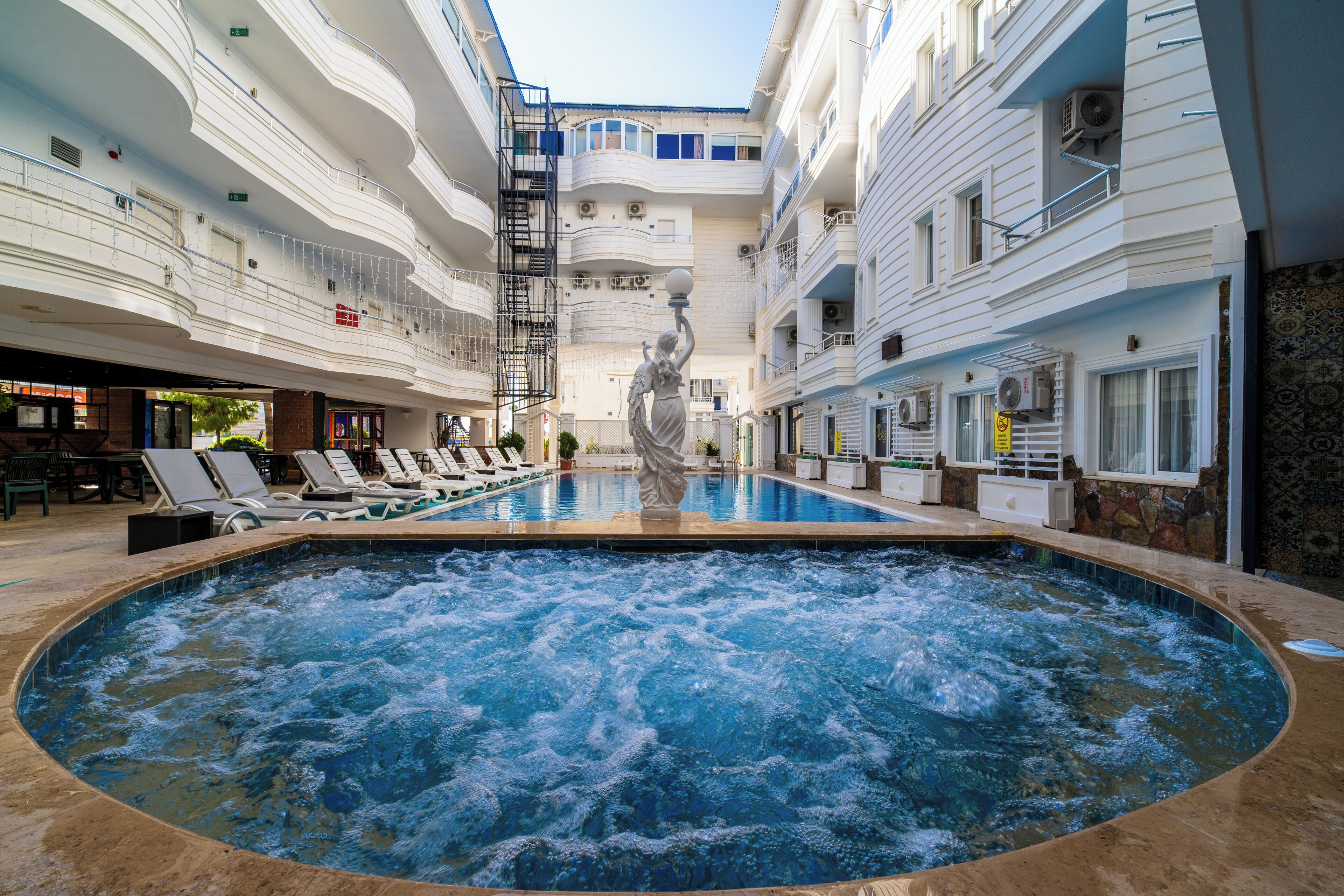 Piscina externa sazonal