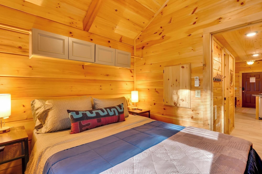 Martha Cabin | Tiny Cabin By Downtown Chattanooga - Lookout Mountain, GA