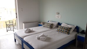 Quarto Quádruplo Familiar, varanda, vista para o mar (305) | Roupa hipoalergénica, secretária adequada para computadores portáteis